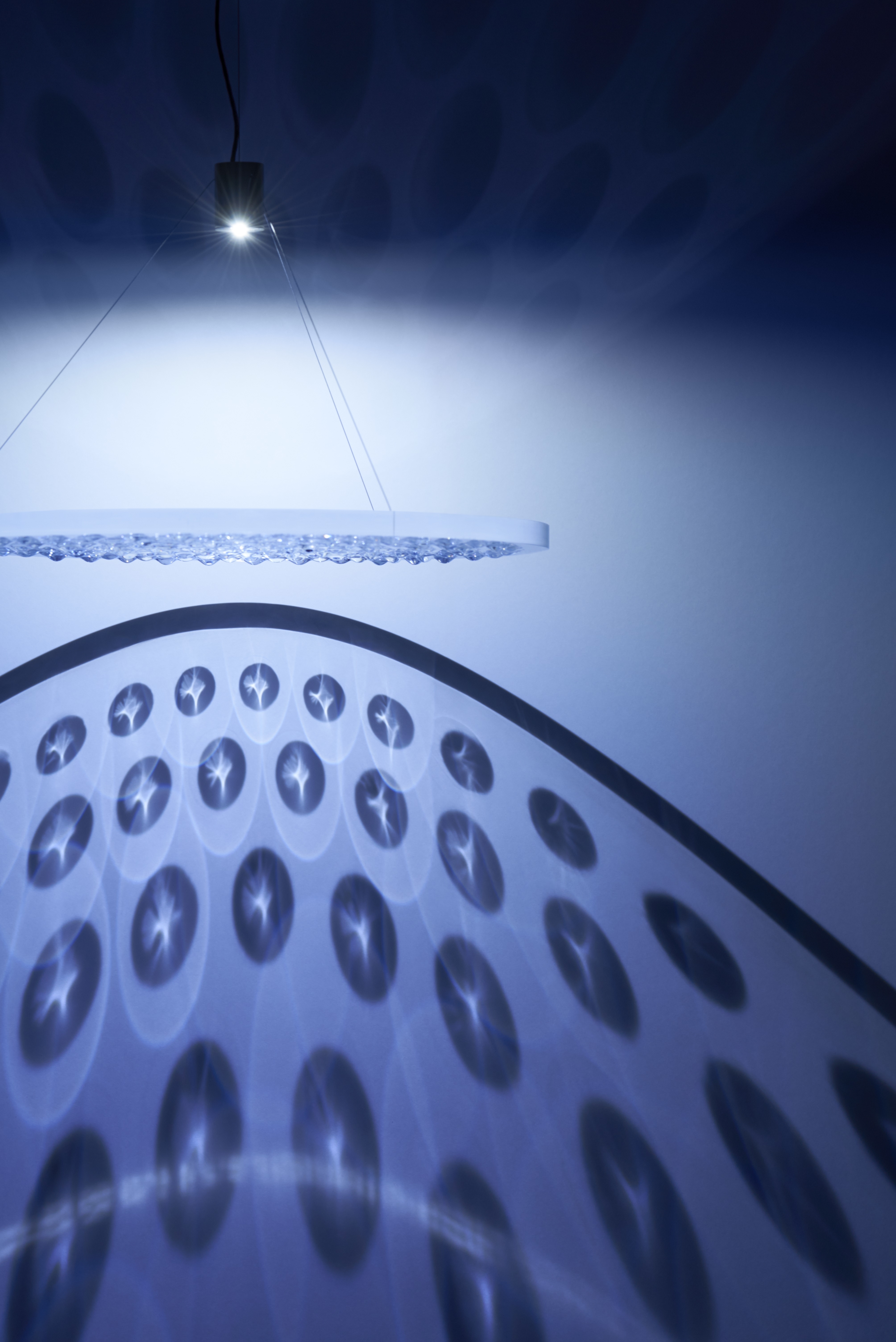 三井化学の素材×クリエイター企画第5弾！ we+とのコラボで生まれた水の照明“cuddle” | NEWSCAST